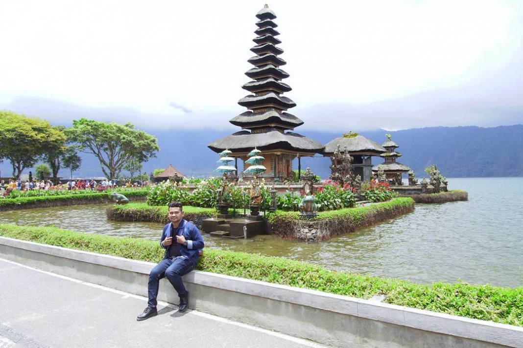 Visit Pura Ulun Danu Bratan Temple Bali — The Bali's most impressive floating temple - Living ...