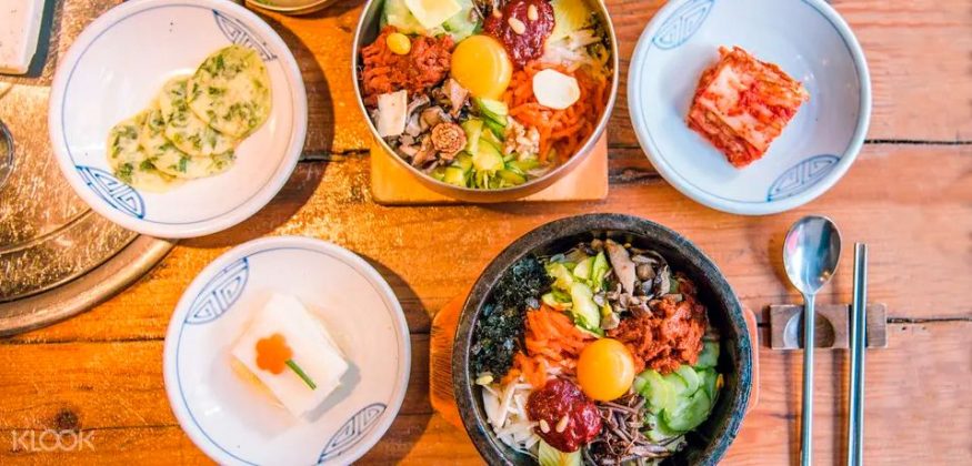 Gogung Bibimbap Insadong review — Tasting the famous Bibimbap mixed ...