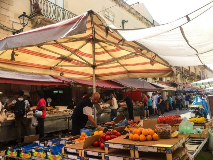 What to buy in Italy? — 19+ top souvenirs & best things to buy in Italy ...