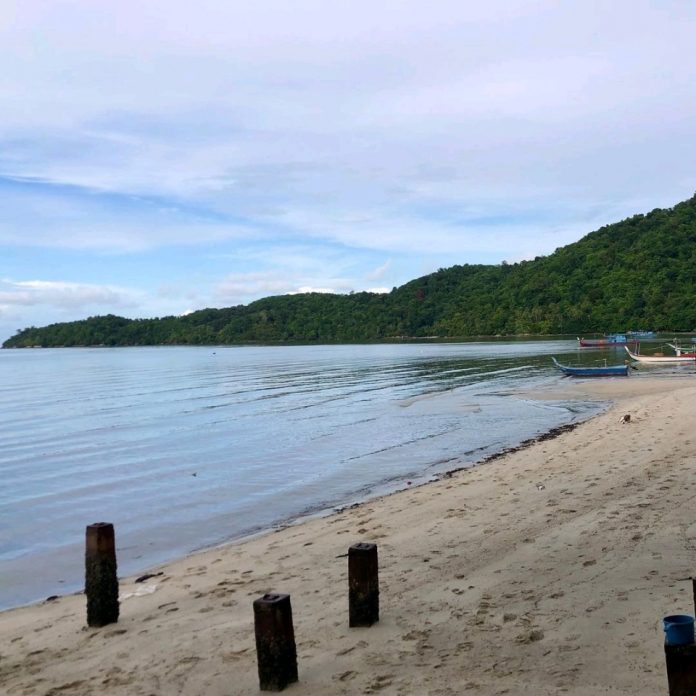 Top beaches in Penang — 7+ most beautiful & best beaches in Penang - Living + Nomads – Travel ...