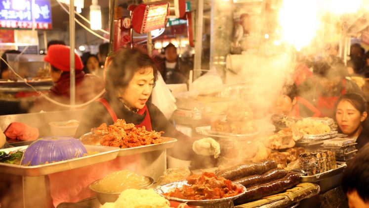 9+ most famous & best markets in Seoul & South Korea - Living + Nomads ...