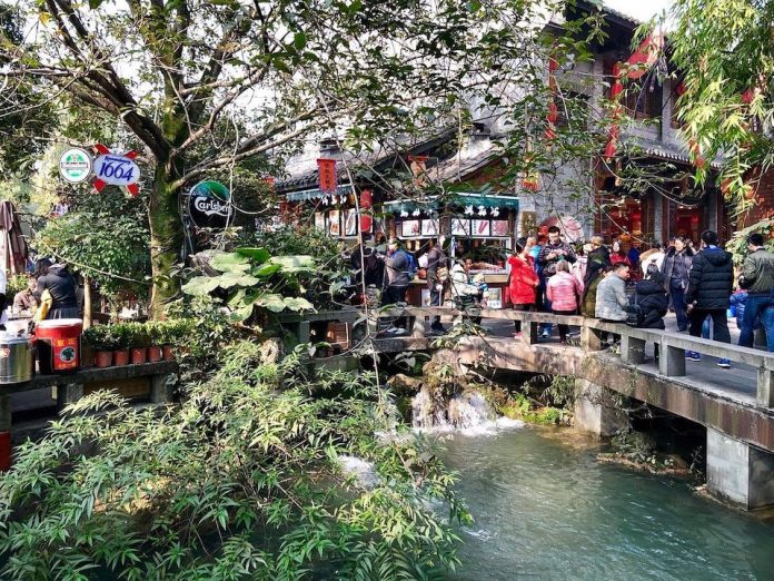 Chengdu Huangcheng Mosque - Living + Nomads – Travel tips, Guides, News ...