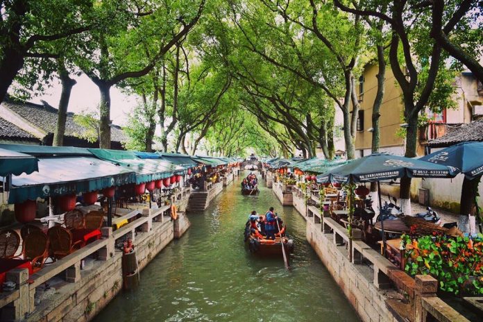 hangzhou bus - Living + Nomads – Travel tips, Guides, News & Information!