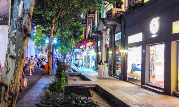 13+ must-see & best places to visit in Hangzhou - Living + Nomads ...