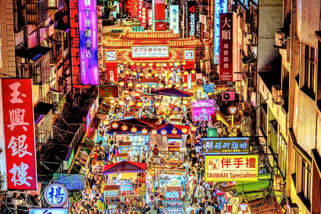 Taiwan best night markets. 15+ top, most famous & best night markets in Taiwan for shopaholics ...