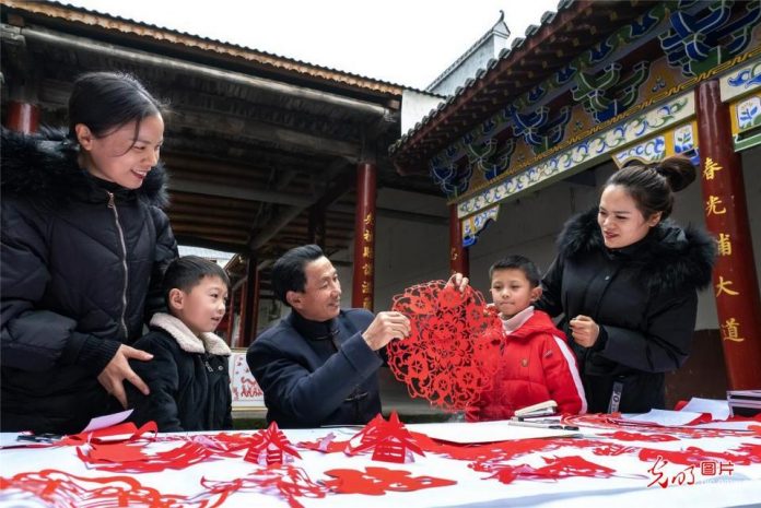 Xi'an shopping guide — 11+ what to buy, top Xian souvenirs, gifts ...