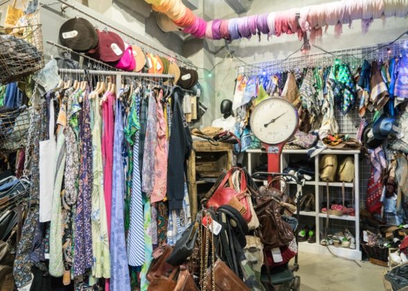 What to buy in Paris? — 25+ must buy souvenirs, gifts & best things to ...