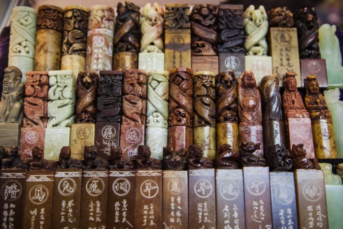 Must buy in Hong Kong — Top 15+ souvenirs & best things to buy in Hong ...