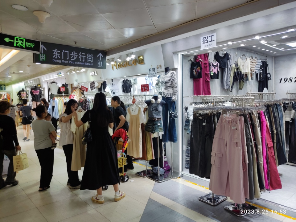 SZ_深圳_Shenzhen_東門地下街商場_Dongmen_basement_shopping_mall_clothing_August ...