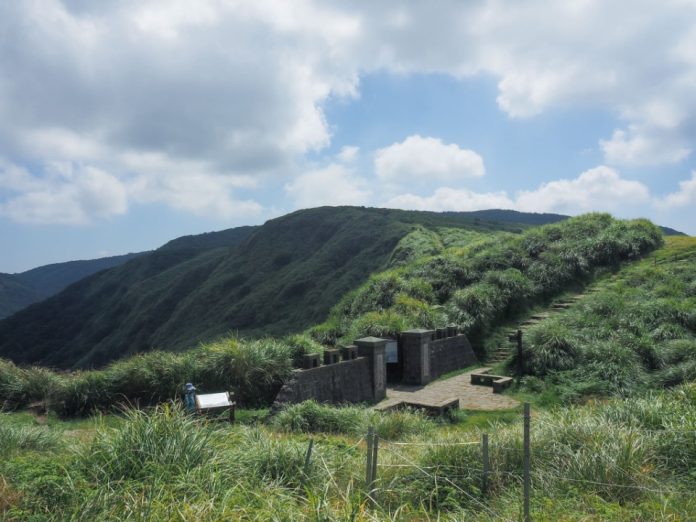 Gingtiangang Grassland Yangmingshan — The ultimate guide on how to go ...