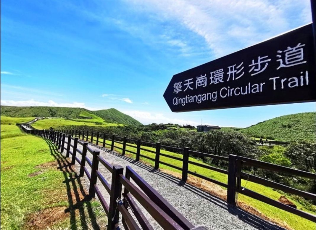 Gingtiangang Grassland Yangmingshan — The ultimate guide on how to go ...