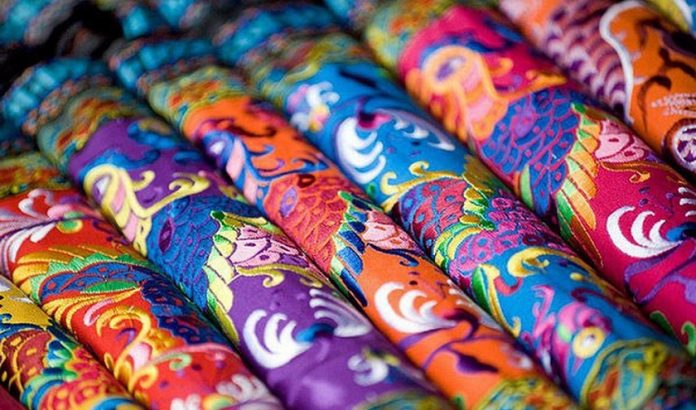 What to buy in Chengdu? 13+ must-have Chengdu souvenirs & best things ...