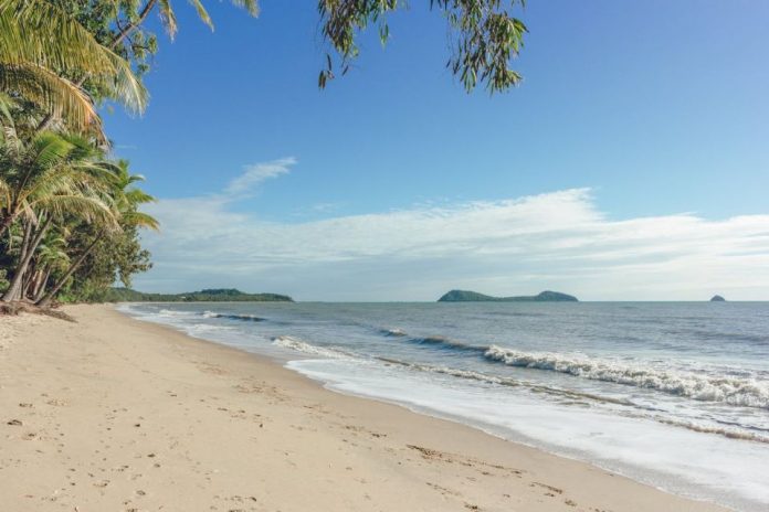 Cairns best beaches. 9+ most beautiful & best beaches in Cairns and ...