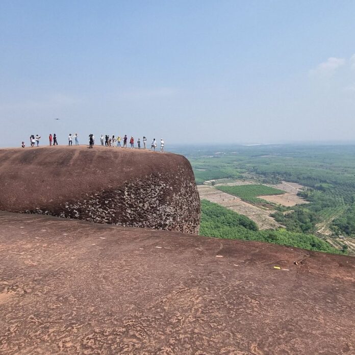 Hin Sam Wan - Conquering the Famous “Three Whale Rocks" in Bueng Kan ...